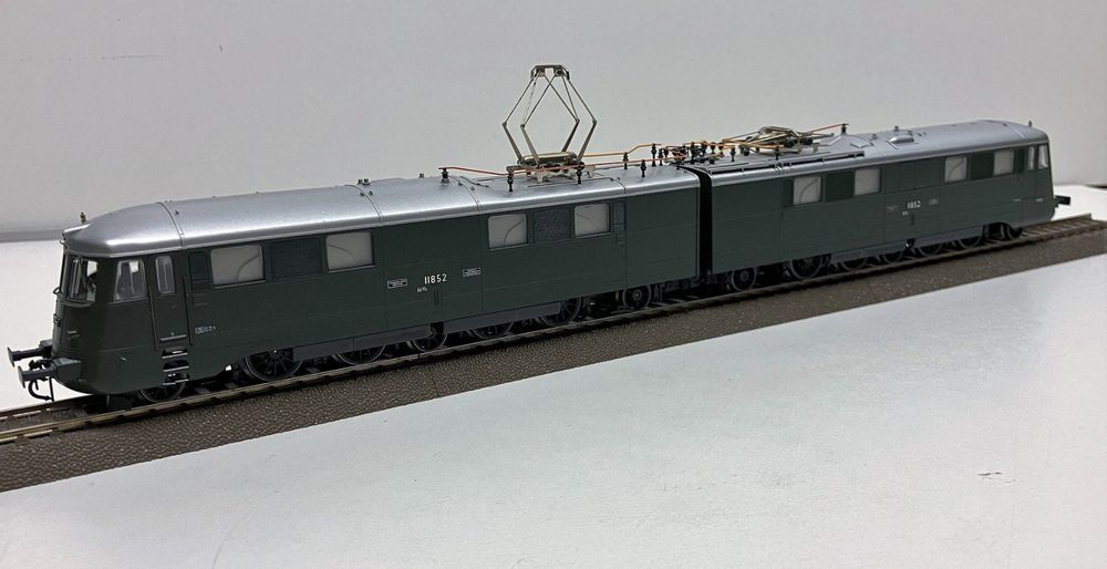 Roco 43770= Ae 8/14 SBB 11852 LANDI-Lok - Schnittstelle NEM (Neu ...