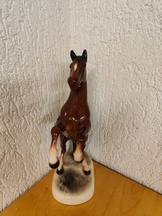 PORZELLAN STEIGENDER PFERD DEKORATIONS SAMMLER FIGUR (Gebraucht) in Jeuss für CHF 8 – mit ...