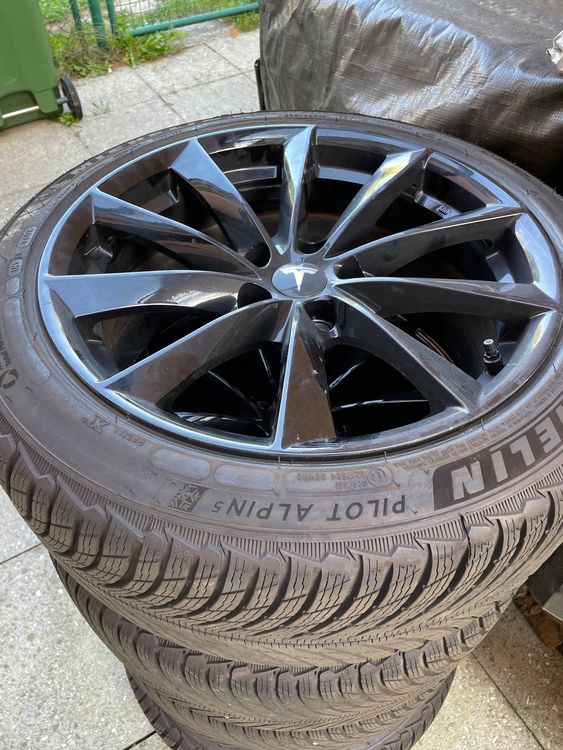 Tesla Model 3 Winter Tires & Rims 18" | Kaufen auf Ricardo