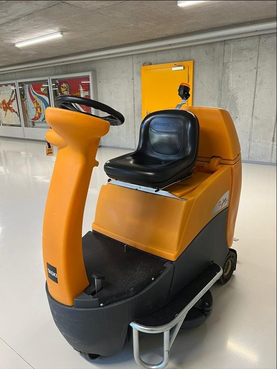 Scheuersaugmaschine Taski swingo 3500 (Gebraucht) in Tuggen für CHF 710 ...