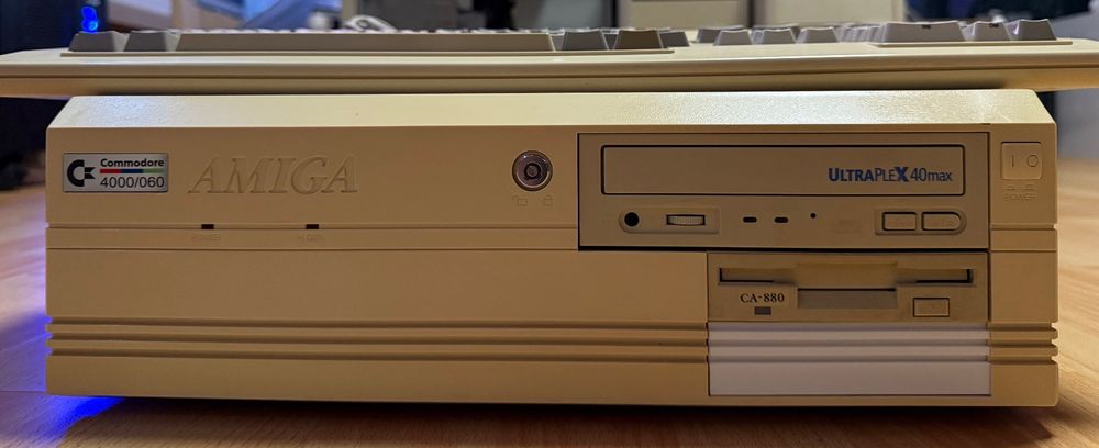 Commodore Amiga 4000/040 40MHz, Tastatur, Maus..ab 1Fr!!! (Defekt) in Sulgen für CHF 1360 – mit ...