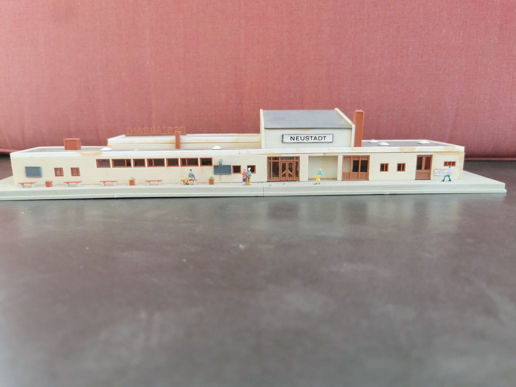 Spur n Bahnhof Neustadt mit Figuren, Faller 2111 (Gebraucht) in Basel ...