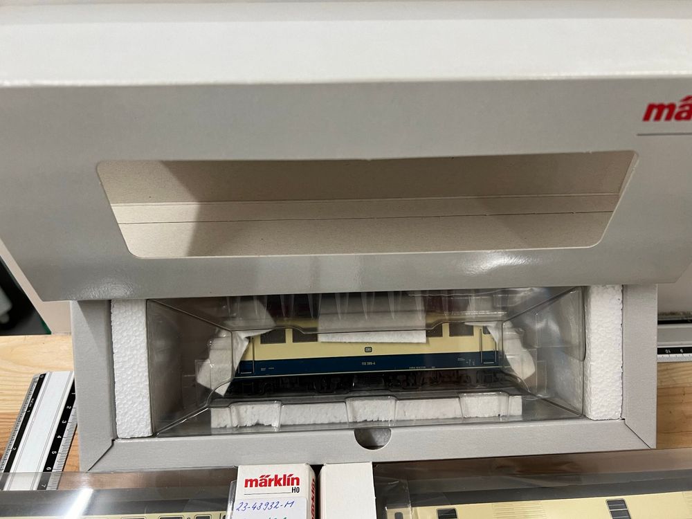 Märklin 37013 Elektrolokomotive 110.3 DB + Wagengarnitur MHI (Neu und ...