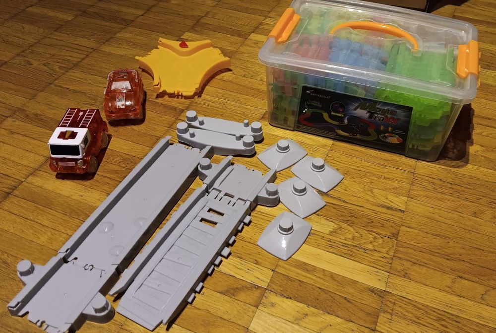 16// Magic Traxx Kinder Rennbahn über 270 Teile mit Lift (Gebraucht) in ...
