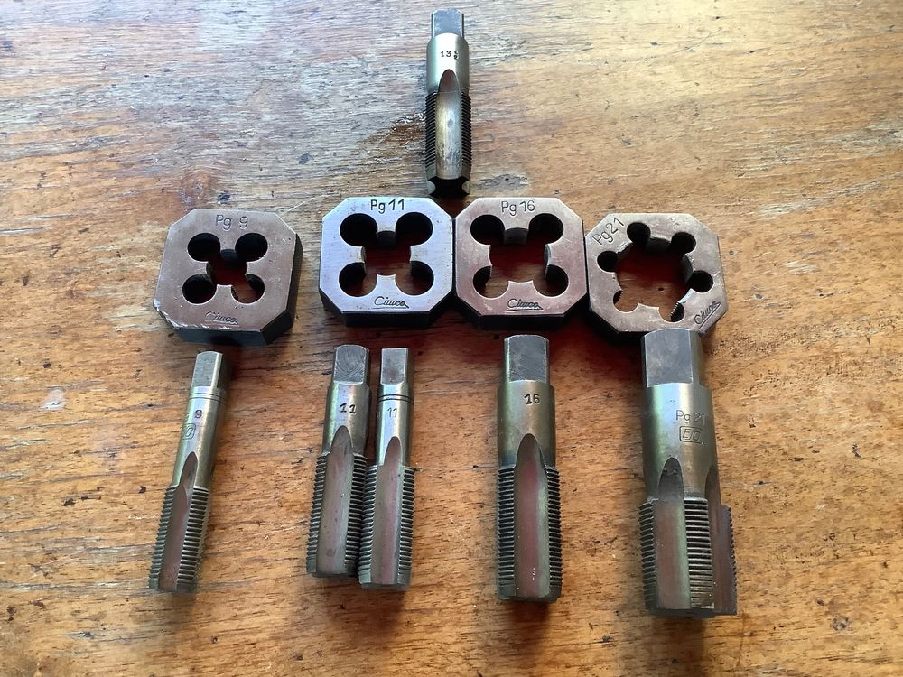 Schneideisen Gewindeschneidsatz - Filière et taraud (Gebraucht) in charrat für CHF 10 – mit ...