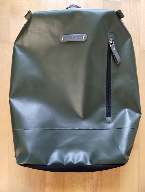 7clouds Stadtrucksack Novis 7.1 dunkelgrün/weiss | Kaufen auf Ricardo