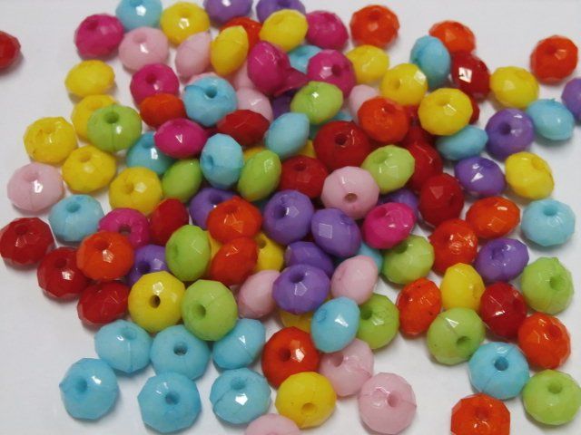 610 Acryl Perlen 2 Sorten (1921) (Neu und originalverpackt) in Blatten-Naters für CHF 1 – mit ...