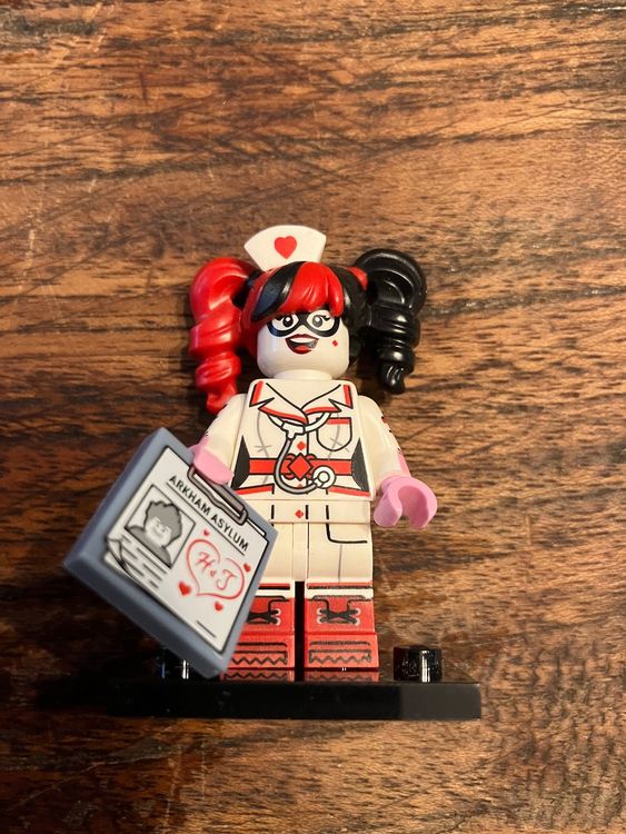 Lego figurine Nurse Harley Quinn Batman Minifigur (Gebraucht) in Fully ...