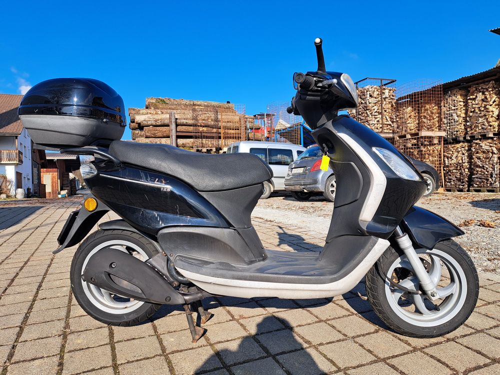 Piaggio Fly 125 Roller Scooter Lieferung möglich (Gebraucht) in Hallau ...