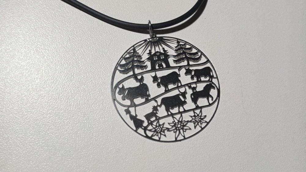 Kette mit Anhänger Scherenschnitt Kühe Chalet Edelweiss (Neu (gemäss ...