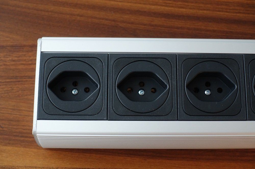 Highend 8-fach CH-Stromleiste Supra 16A / 2m Anschlusskabel | Kaufen auf Ricardo