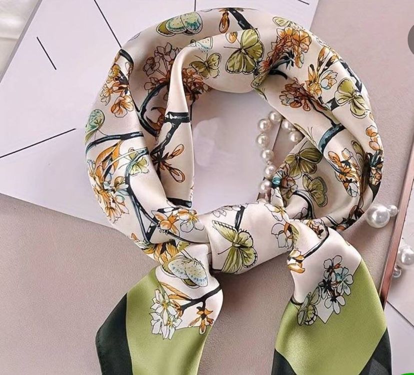 Hübsche Foulard NEU Frühlingsmotiv (Neu und originalverpackt) in Bern für CHF 7 – mit Lieferung ...
