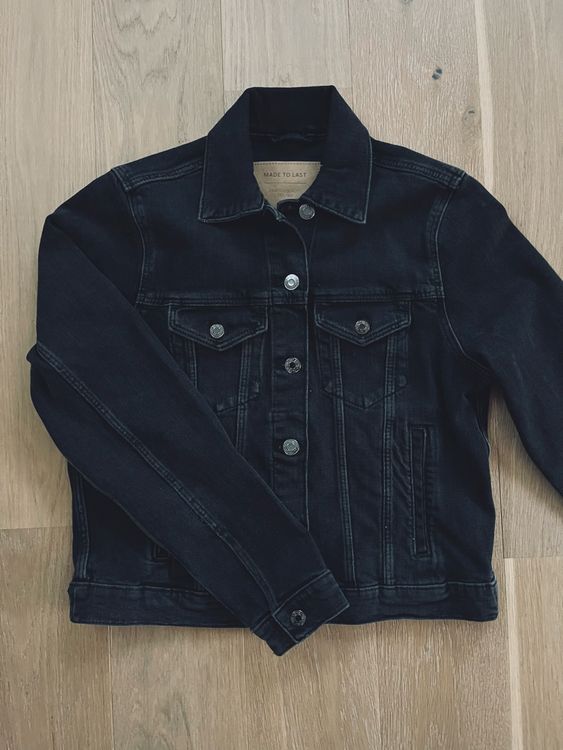 Dunkle Jeansjacke - zeitloser Klassiker für den Herbst! (Gebraucht) in ...