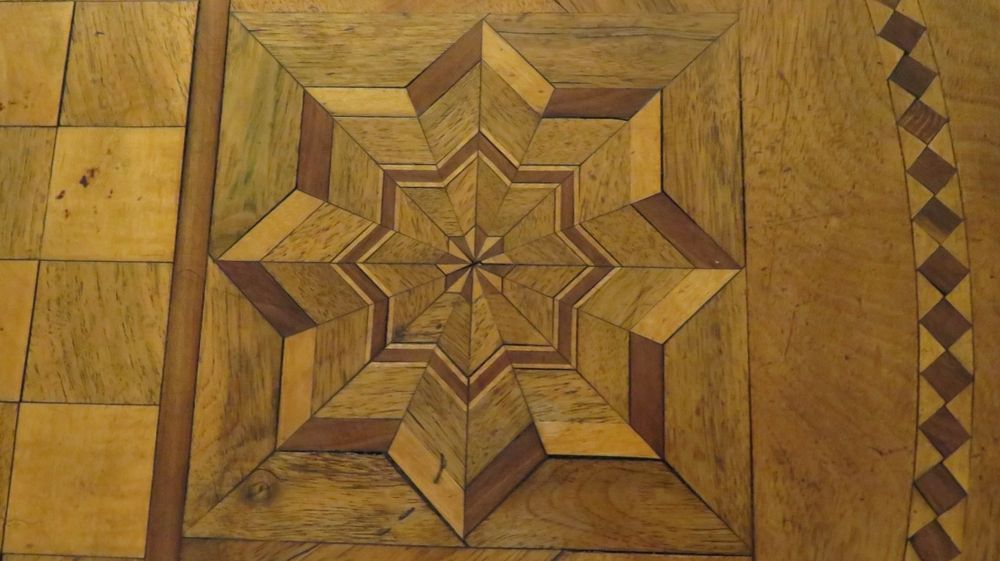 Brienzer Spieltisch mit toller Intarsienarbeit antik (Gebraucht) in Wetzikon ZH für CHF 150 ...