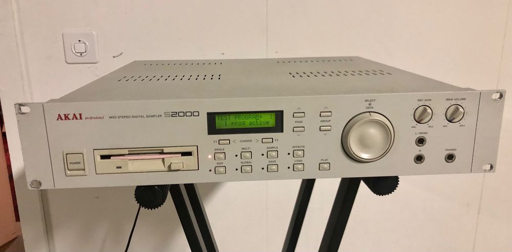AKAI S2000 Sampler - 32 mb Ram | Kaufen auf Ricardo
