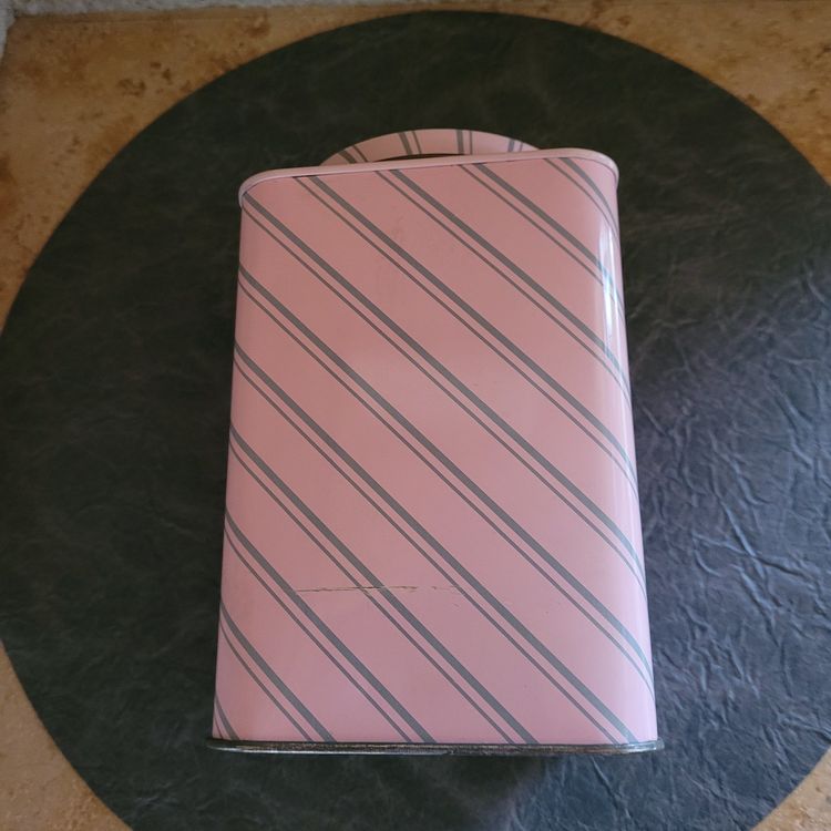Metalldose rosa | Kaufen auf Ricardo Metalldose rosa | Kaufen auf Ricardo