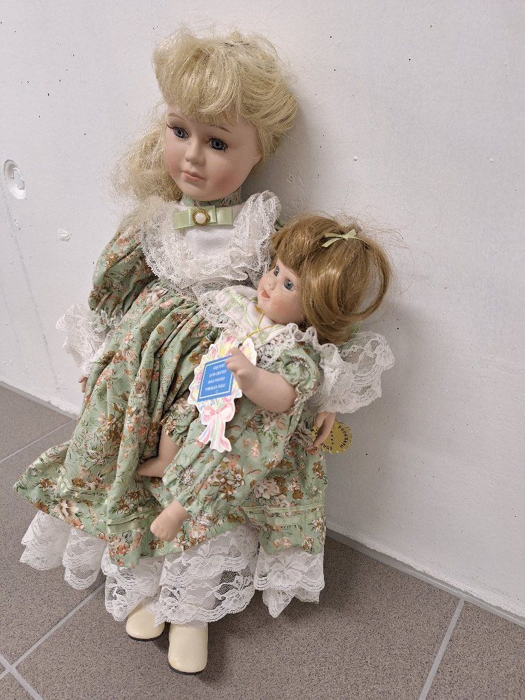 Poupée avec son bébé, selon photos (Neuf (Voir description)) à Saxon ...