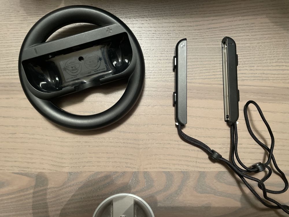 Nintendo Switch Ständer mit Pro Controller, Steuerrad usw (Gebraucht ...