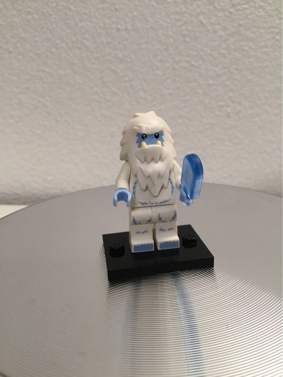 Lego Minifigures Yeti ️ Serie 11 von 2013 (Gebraucht) in Willisau für ...