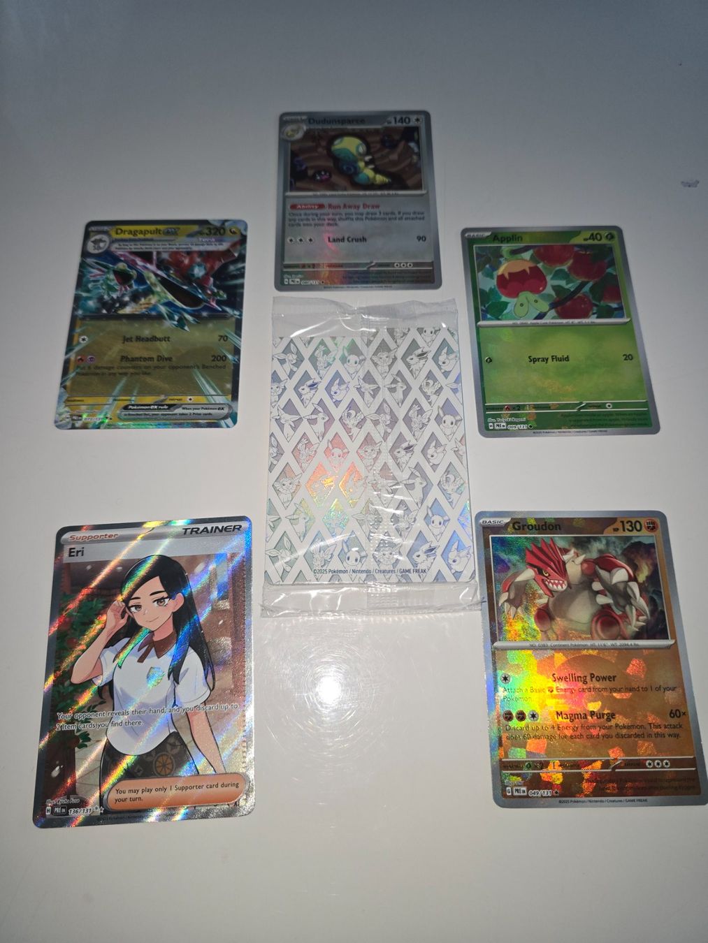 🇬🇧 Pokemon Prismatic Evolutions 》Eevee Promo + 5 Cards (Neu und ...