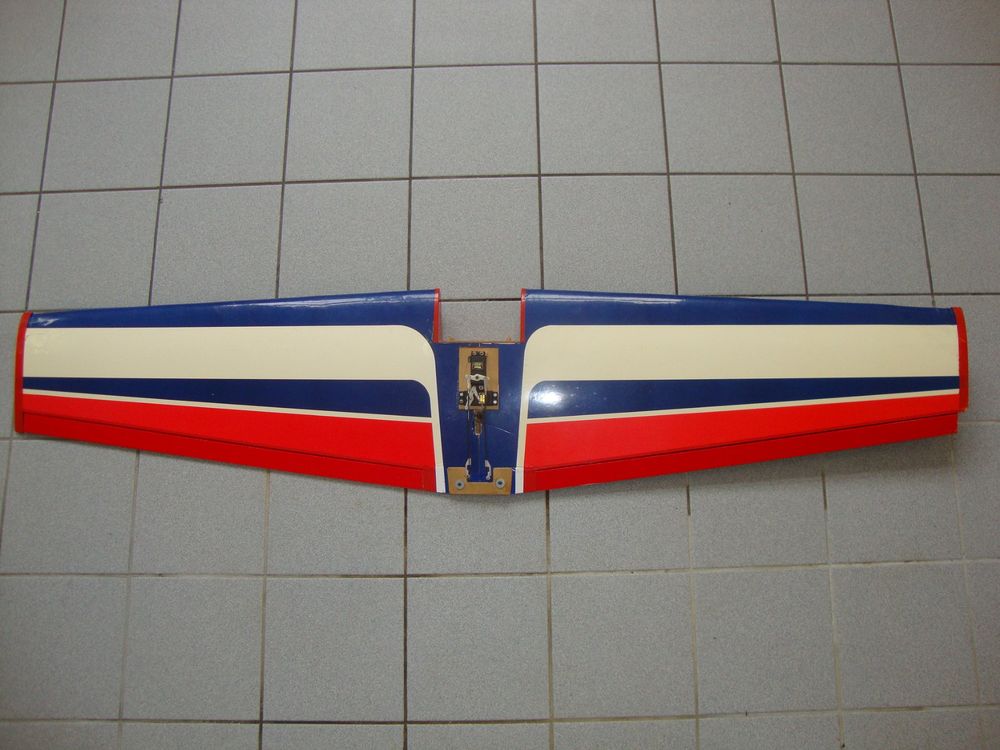 Flügel zu EZ Extra 230 von Sports Aviation (Defekt) in Herisau für CHF ...