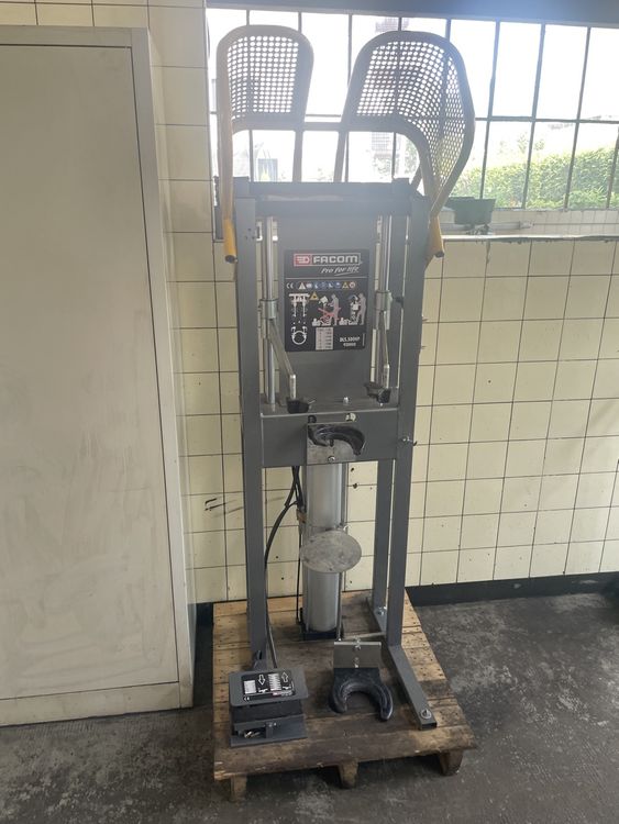 Facom Federpresse (Gebraucht) in Naters für CHF 1200 – nur Abholung auf ...