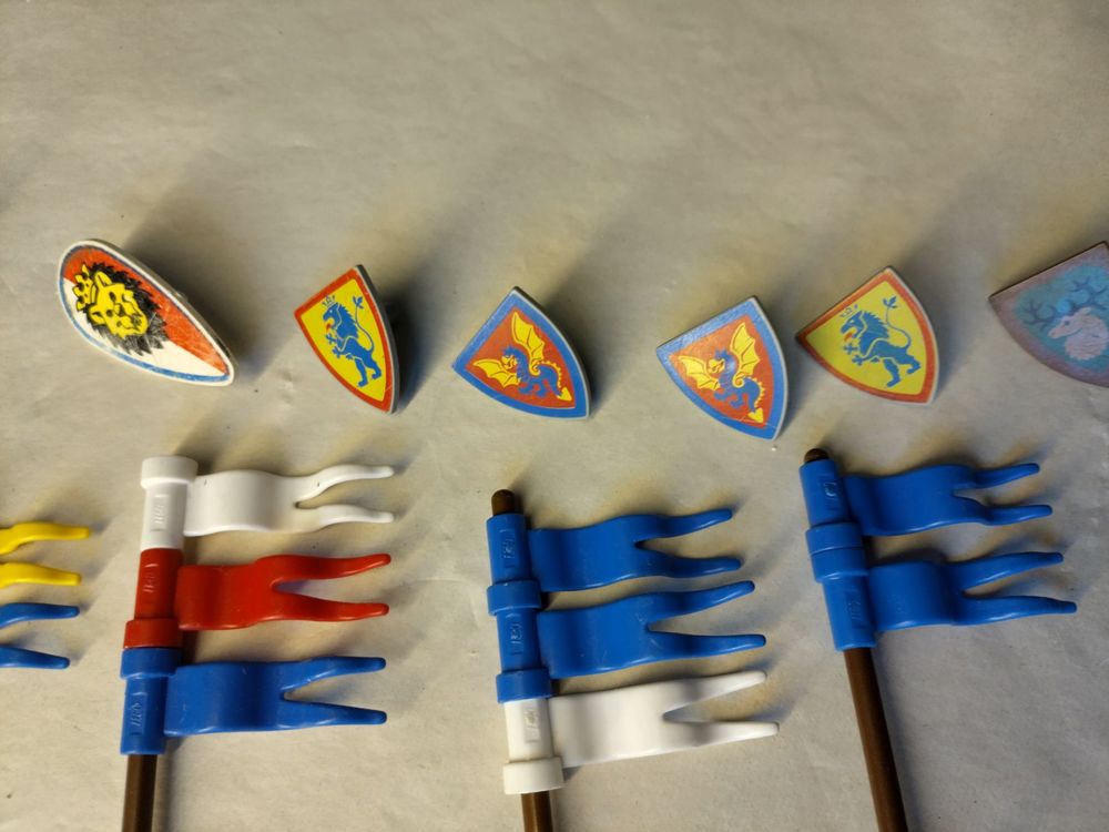 Viele Lego Ritter Falcon Schilder Helebarde Speer Schwerter | Kaufen ...