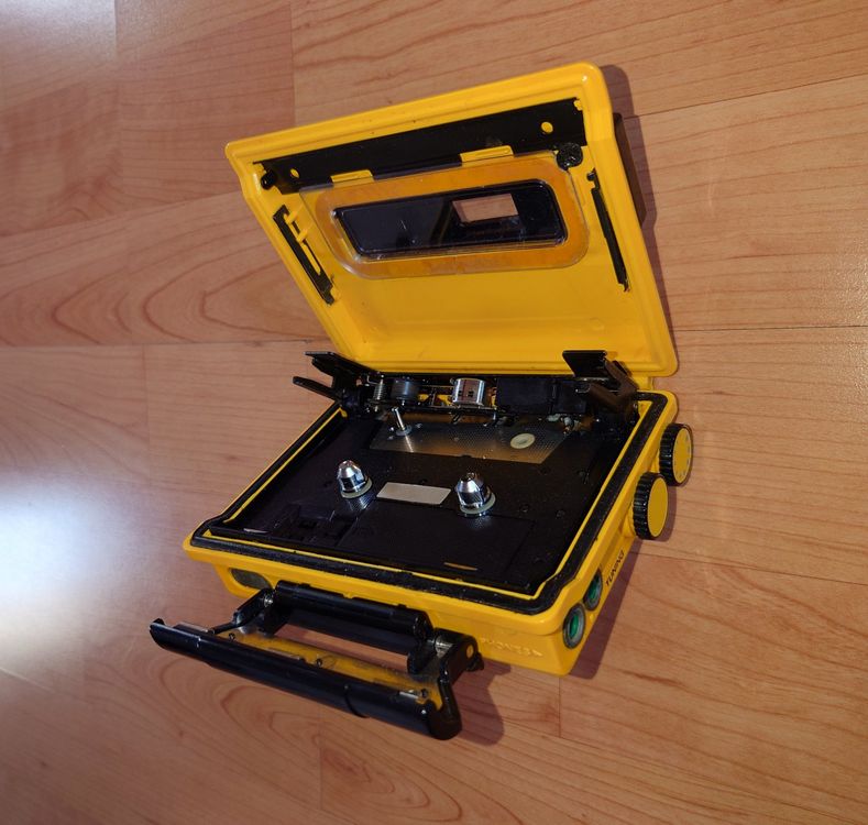 SONY WALKMAN WM-F5 SPORTS von 1983. Mit FM Radio. Rarität. (Gebraucht ...