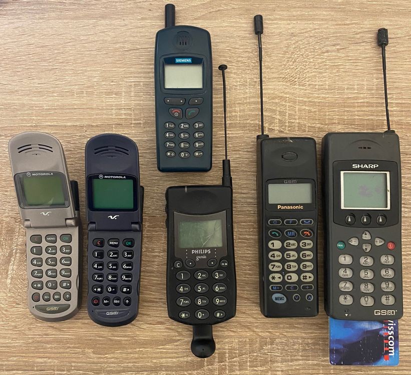 26 Alte Handys diverse Marken (Defekt) in Hägglingen für CHF 46 – mit ...