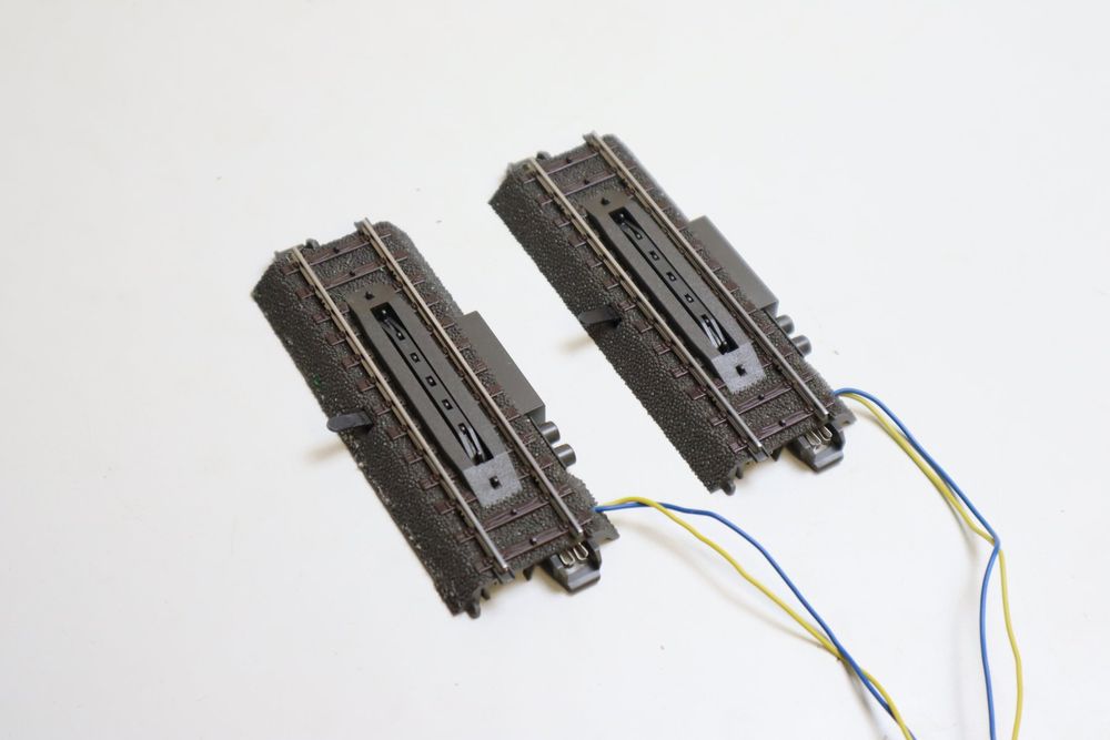 Märklin 2 x El. Entkupplungsgleis 24997 C-Gleis - NP: 55.- (Gebraucht ...