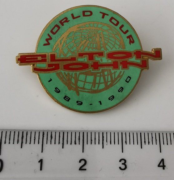 Elton John World Tour 1989-1990 - Pin (Gebraucht) in Wilen b. Wollerau ...