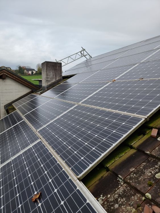 Photovoltaik Aufdach Anlage komplett mit Wechselrichter (Gebraucht) in Cham für CHF 7800 – mit ...