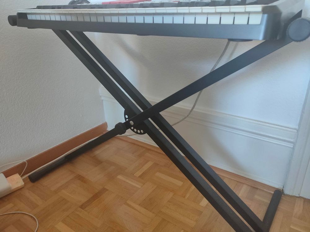 AKAI MPK 49 Keyboard MIDI Controller with FREE stand (Gebraucht) in ...