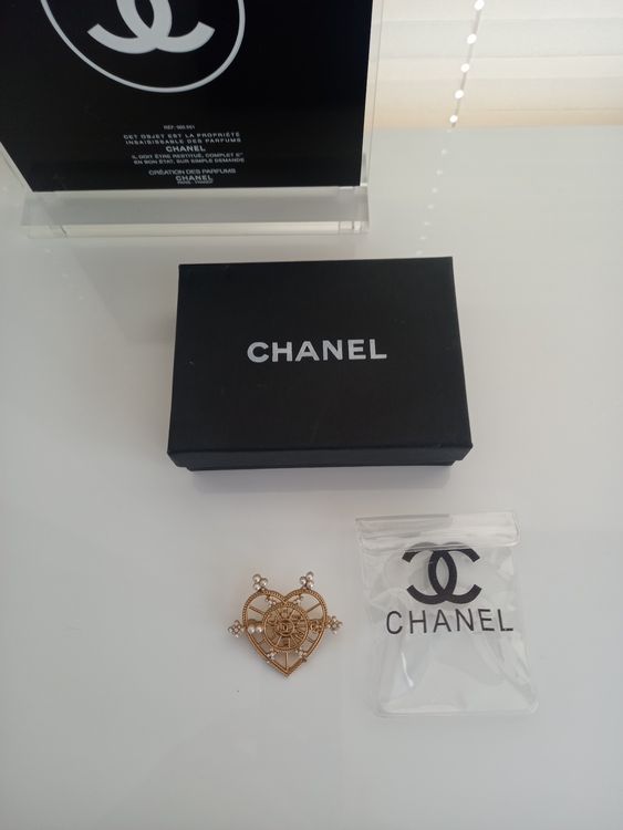 Chanel Brosche mit Steinen &Perlen in Herzform Einzigartig (Neu und ...