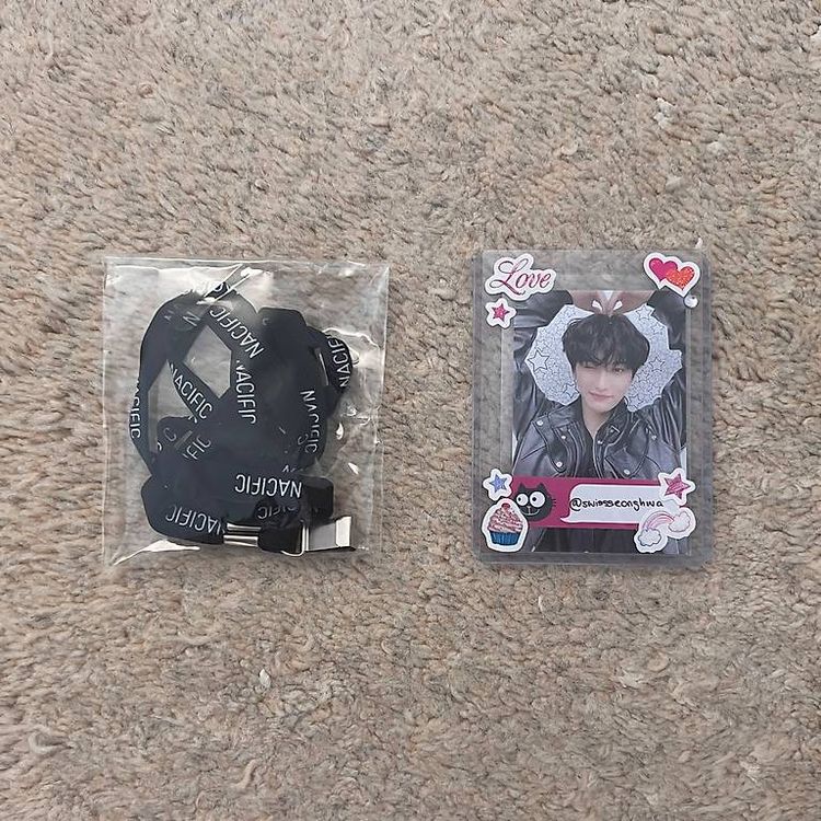 Kpop merch (Gebraucht) in Berikon für CHF 3 – nur Abholung auf Ricardo ...