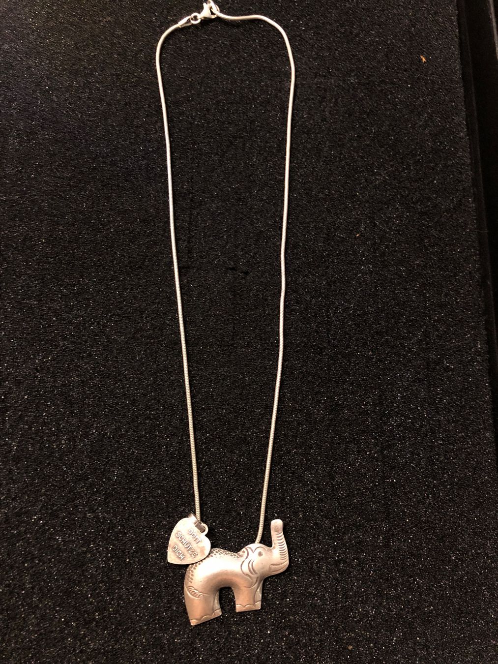 Silberschmuck Kette Elefant mit Herz-Anhänger, Glücksbringer (Gebraucht ...