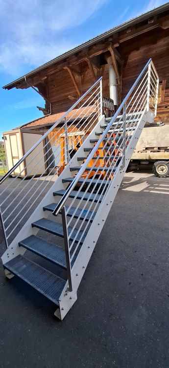 Treppe mit Podest und Geländer. (Gebraucht) in Reichenbach i. K. für ...