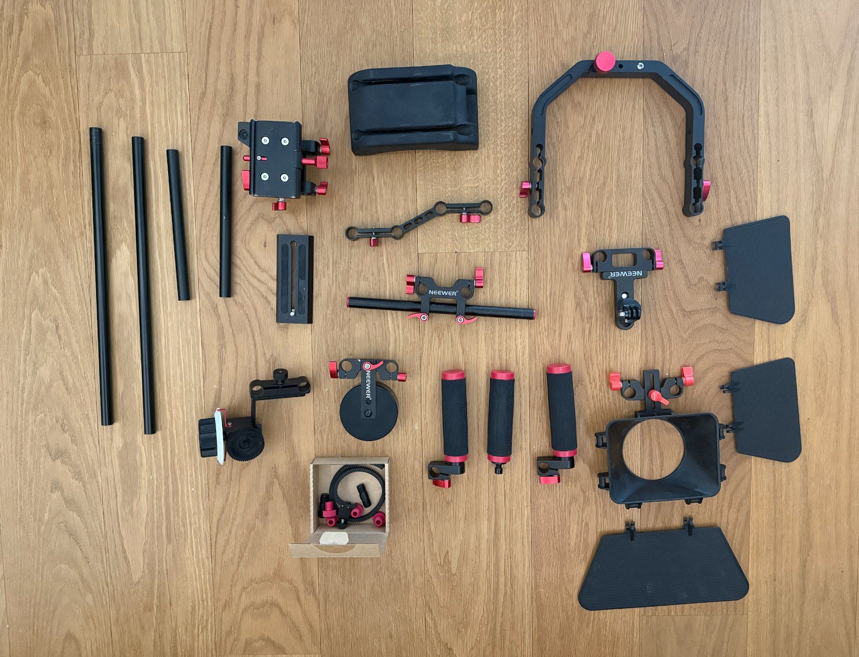 NEEWER Shoulder Rig – gebraucht, vollständig & robust (Gebraucht) in ...