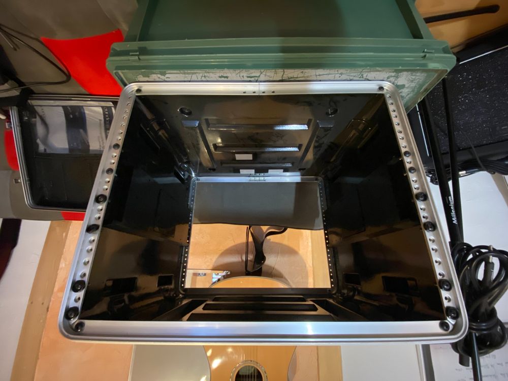 Rack 8 HE (Gebraucht) in Steffisburg für CHF 30 – nur Abholung auf ...