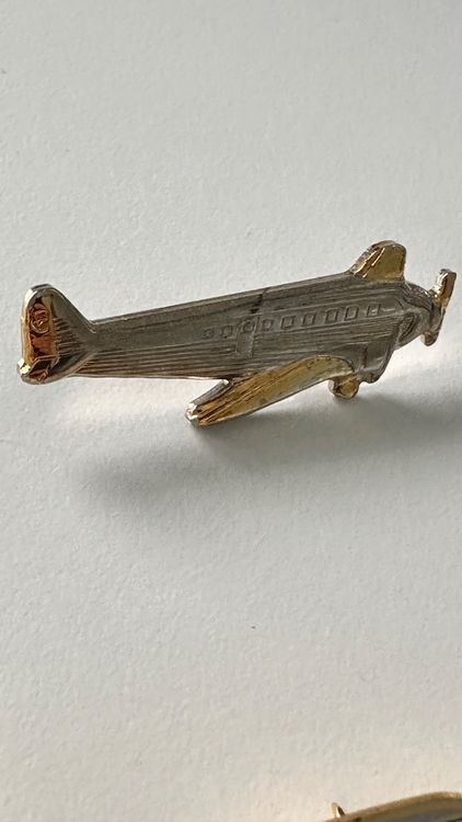 Flugzeug Pin + | Kaufen auf Ricardo