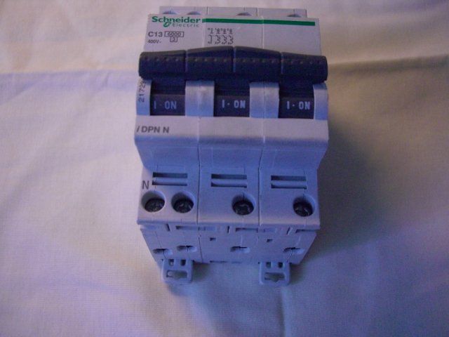 Leitungsschutzschalter Schneider (Gebraucht) in Obergerlafingen für CHF 4 – mit Lieferung auf ...