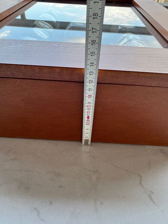 Elegante Uhrenvitrine aus Holz für 12 Uhren, Top Zustand! (Gebraucht ...