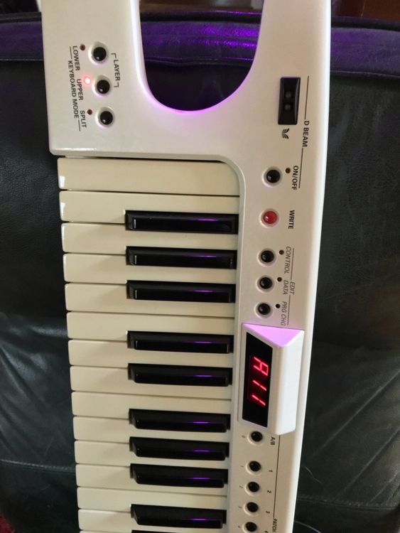 Roland AX-7 Keytar (Gebraucht) in Démoret für CHF 400 – nur Abholung ...