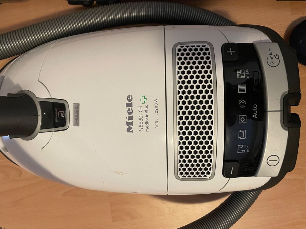 Miele Staubsauger medicar Plus S8530 (Gebraucht) in Zürich für CHF 113 ...