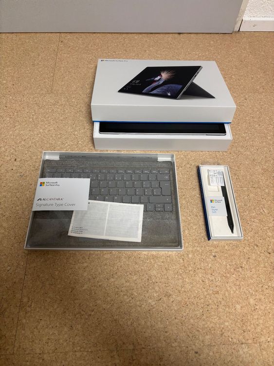 Microsoft Surface Pro 1796 mit Stift & Signature Type Cover (Gebraucht ...