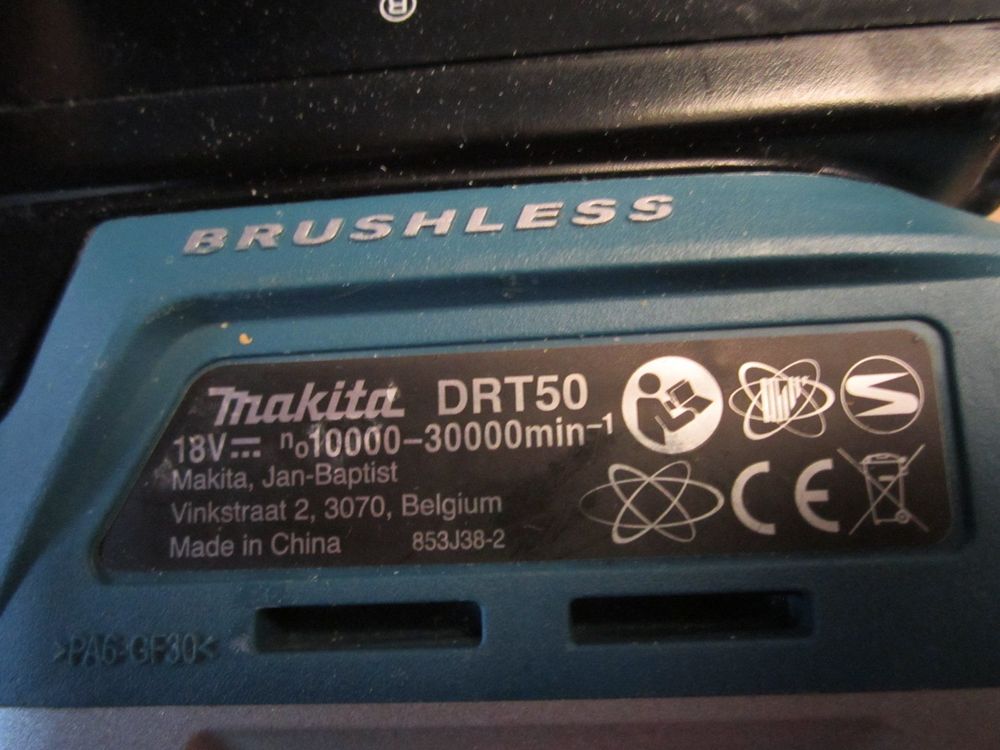 Makita Akku Oberfräse DRT50 Fräser 8 mm Makita Box (Gebraucht) in für ...