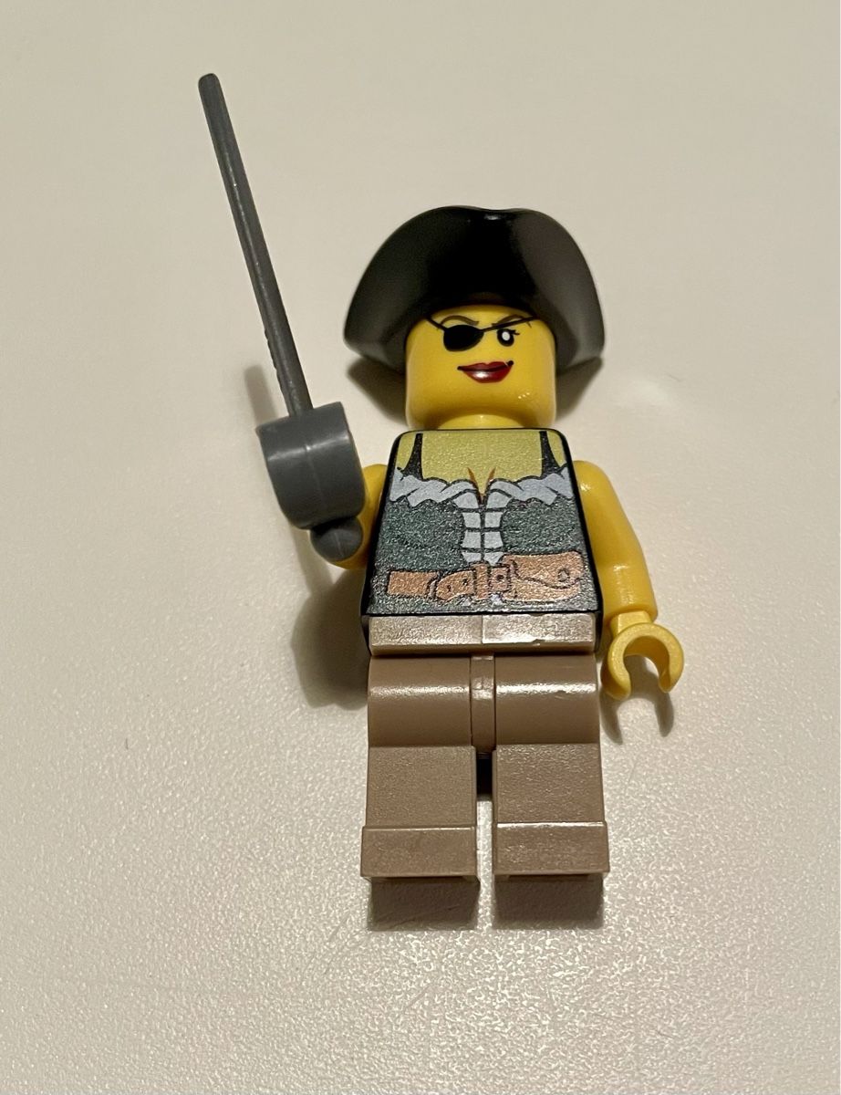 Figurine LEGO pirate femme avec sabre - Saison été! (D'occasion) à ...