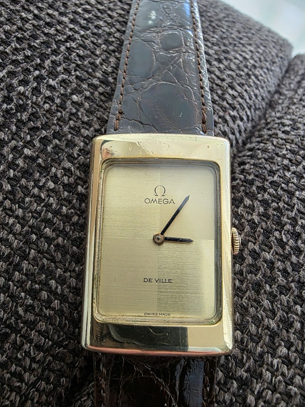 Omega De Ville vintage, montre élégante, plaqué or. Tank (D'occasion) à ...