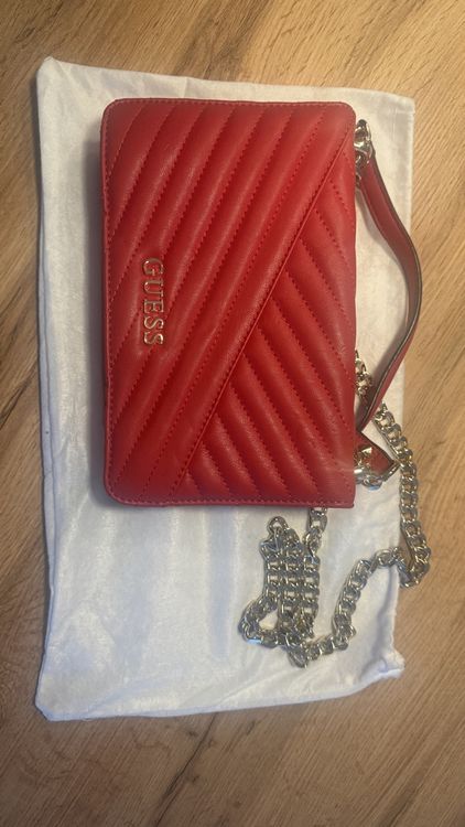 Sac à bandoulière Guess rouge, matelassé, chaîne doré | Kaufen auf Ricardo