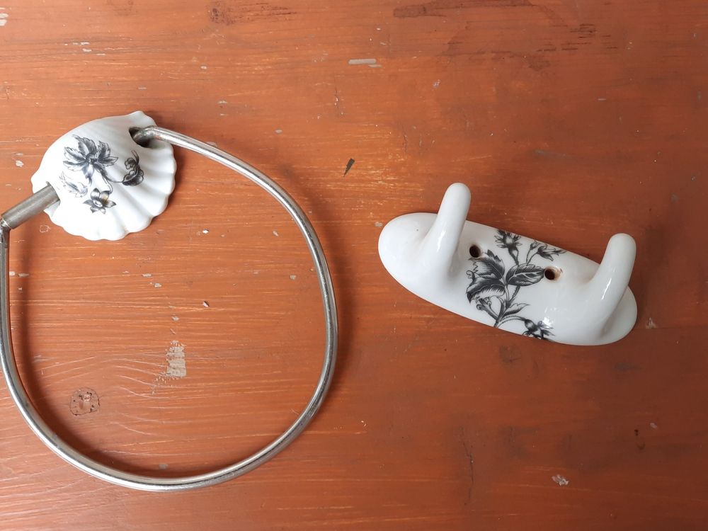 crochet et porte serviette anciens porcelaine de Paris (Gebraucht) in ...